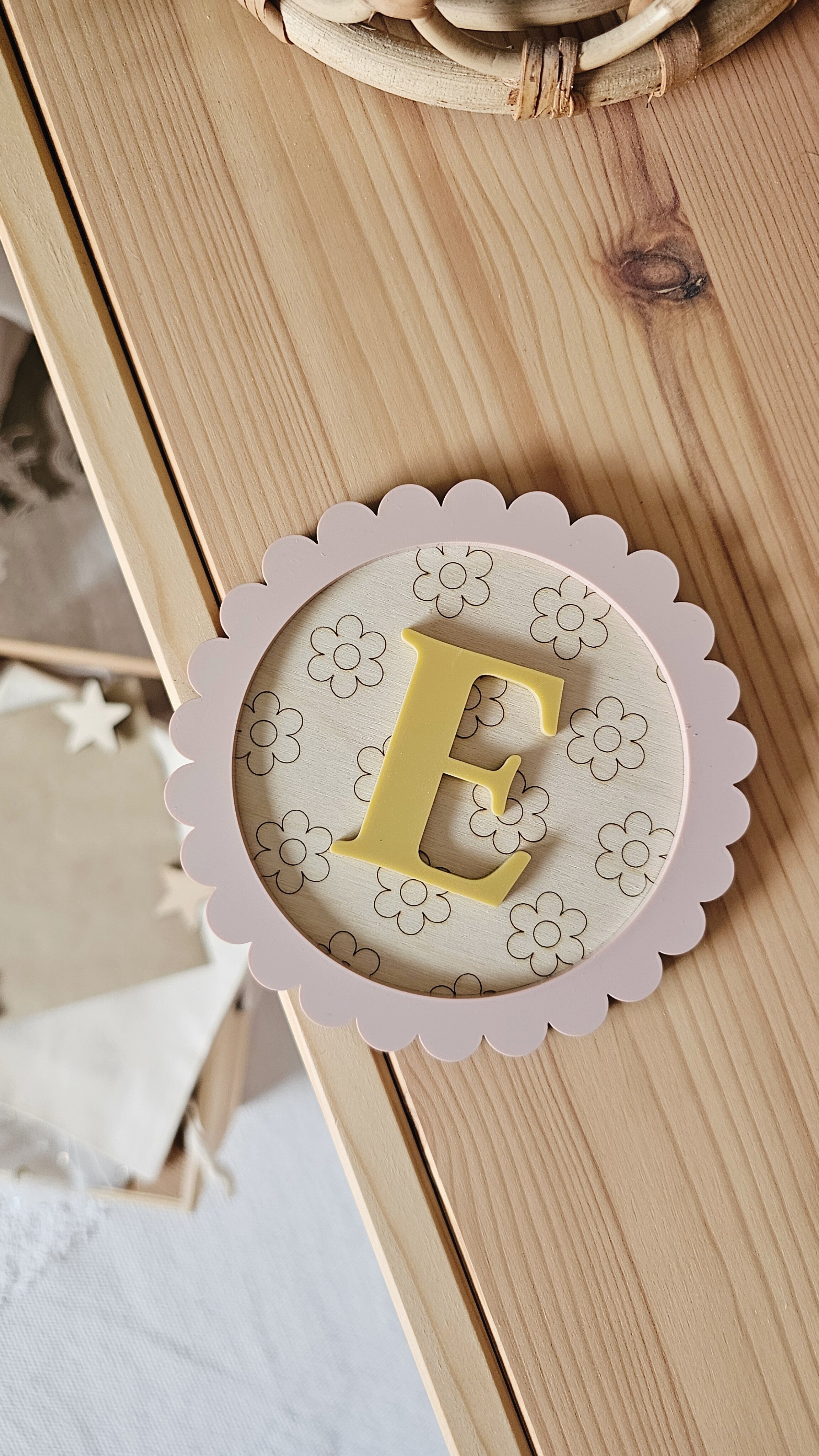 Personalised Scallop Letter Plaque – Bobo and the mouse