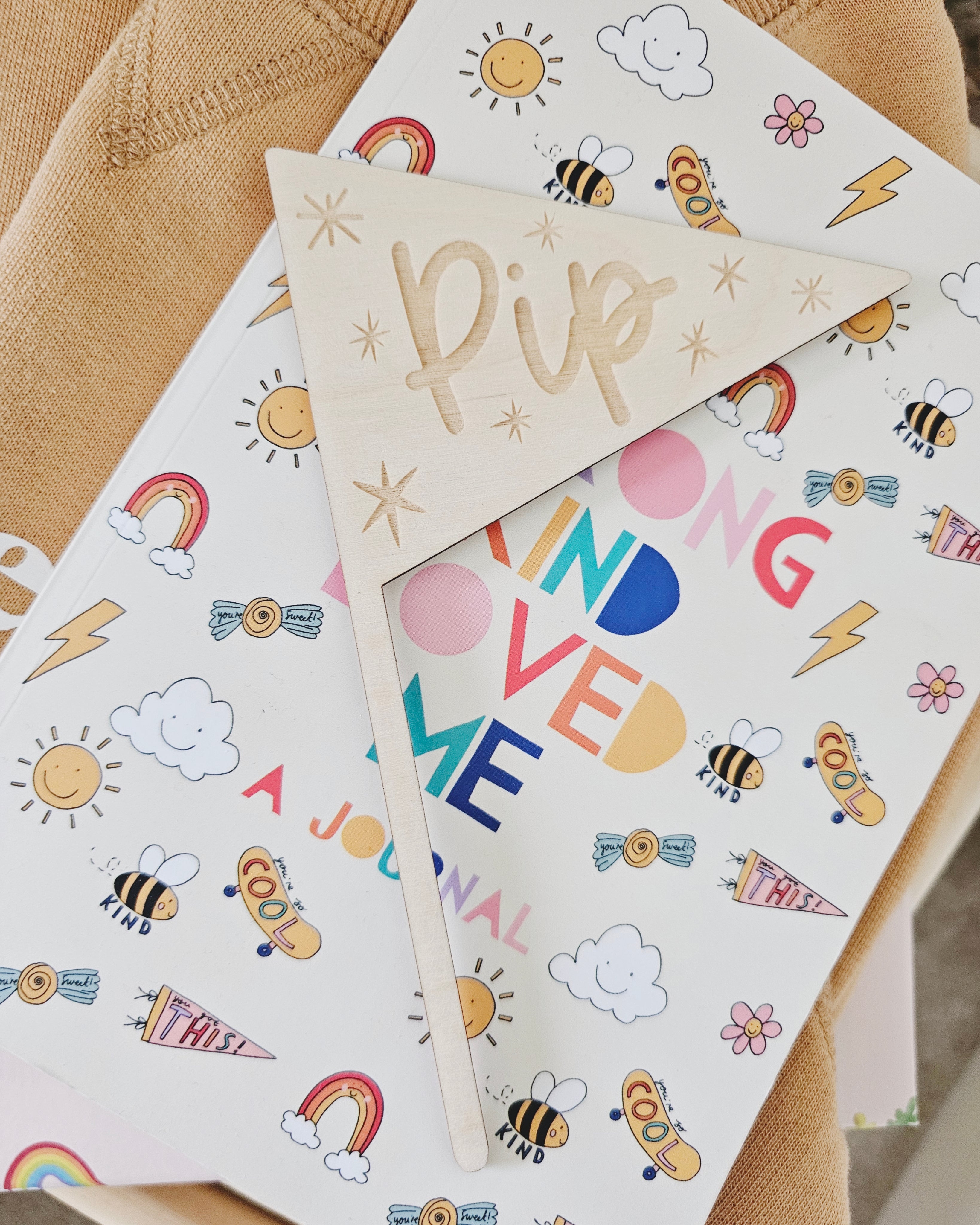 Personalised Wooden Name Flag – Bobo and the mouse