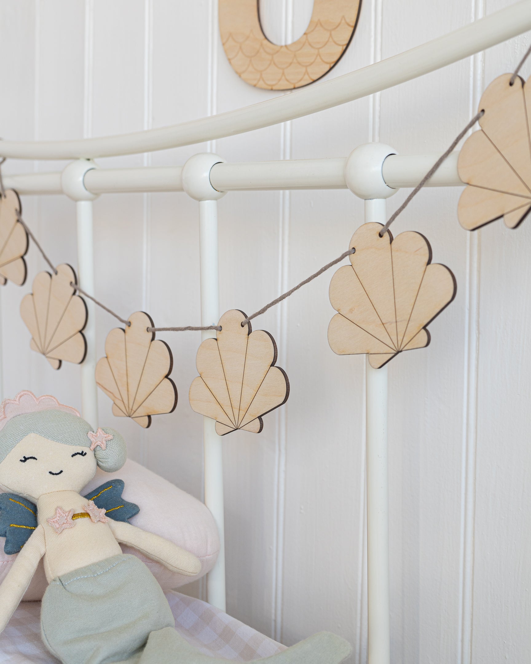 Wooden Shell Garland Kids Room Decoration – Bobo and the mouse